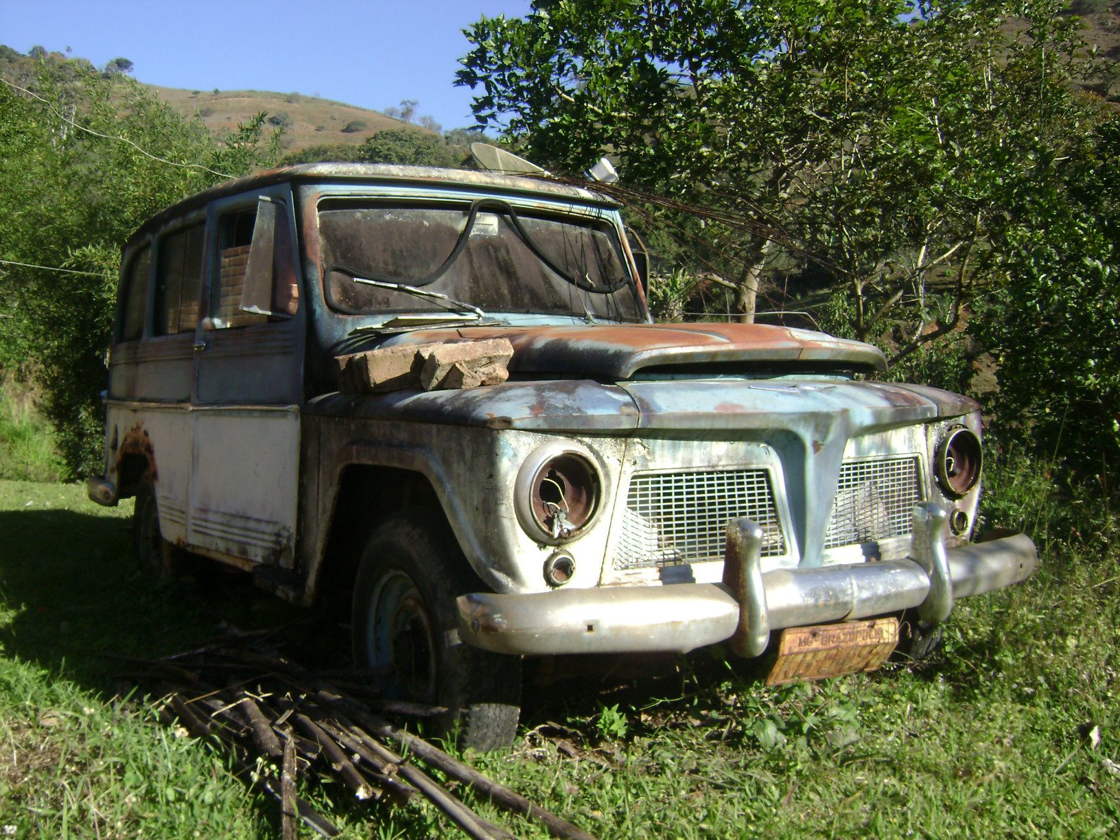 C-10 e Rural -- Carros Inúteis