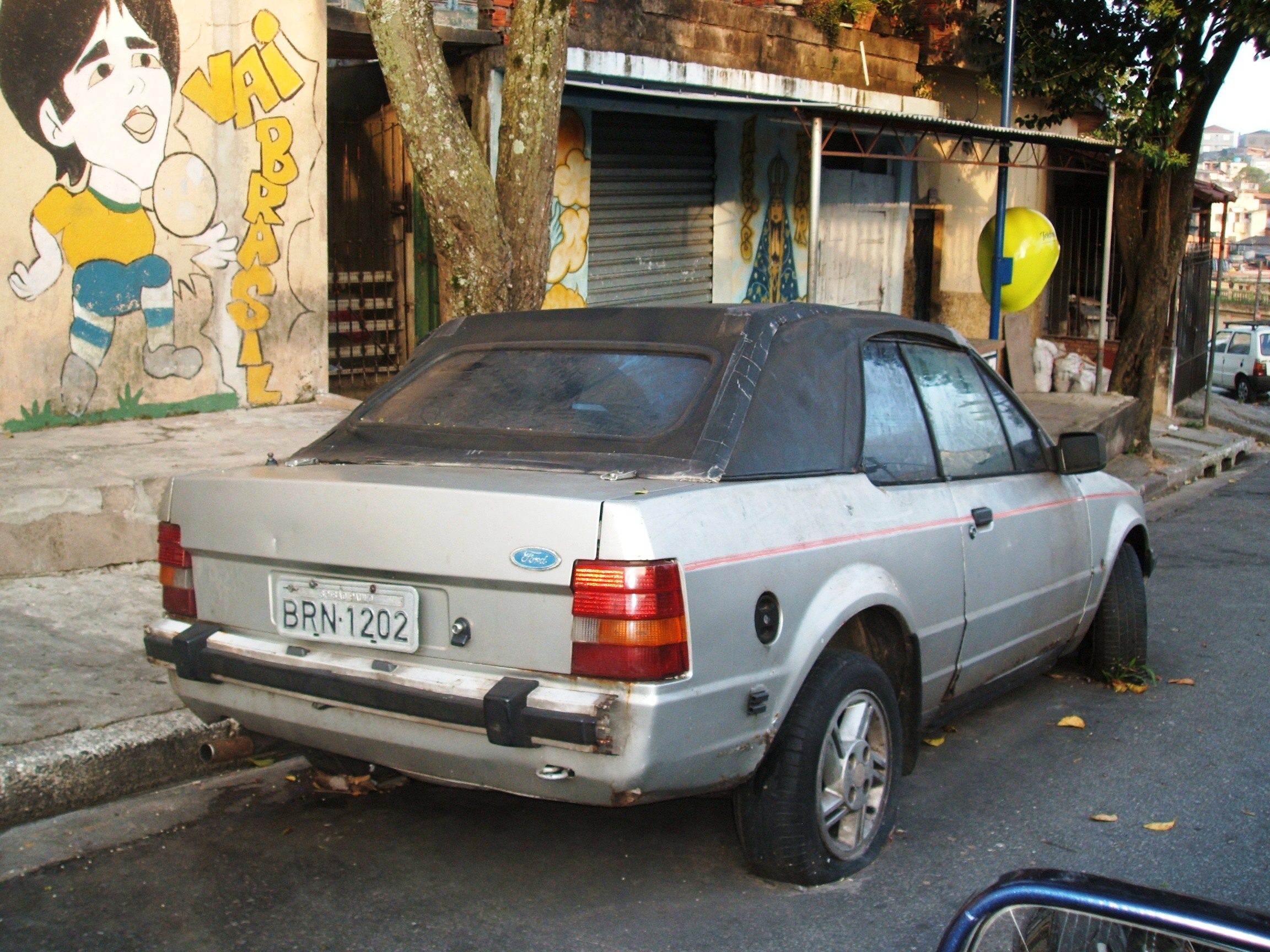 Ford Escort XR3 Conversível -- Carros Inúteis