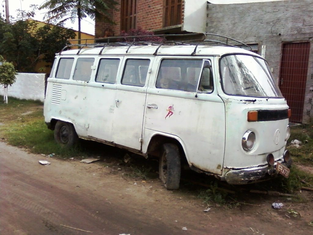 VW Kombi -- Carros Inúteis