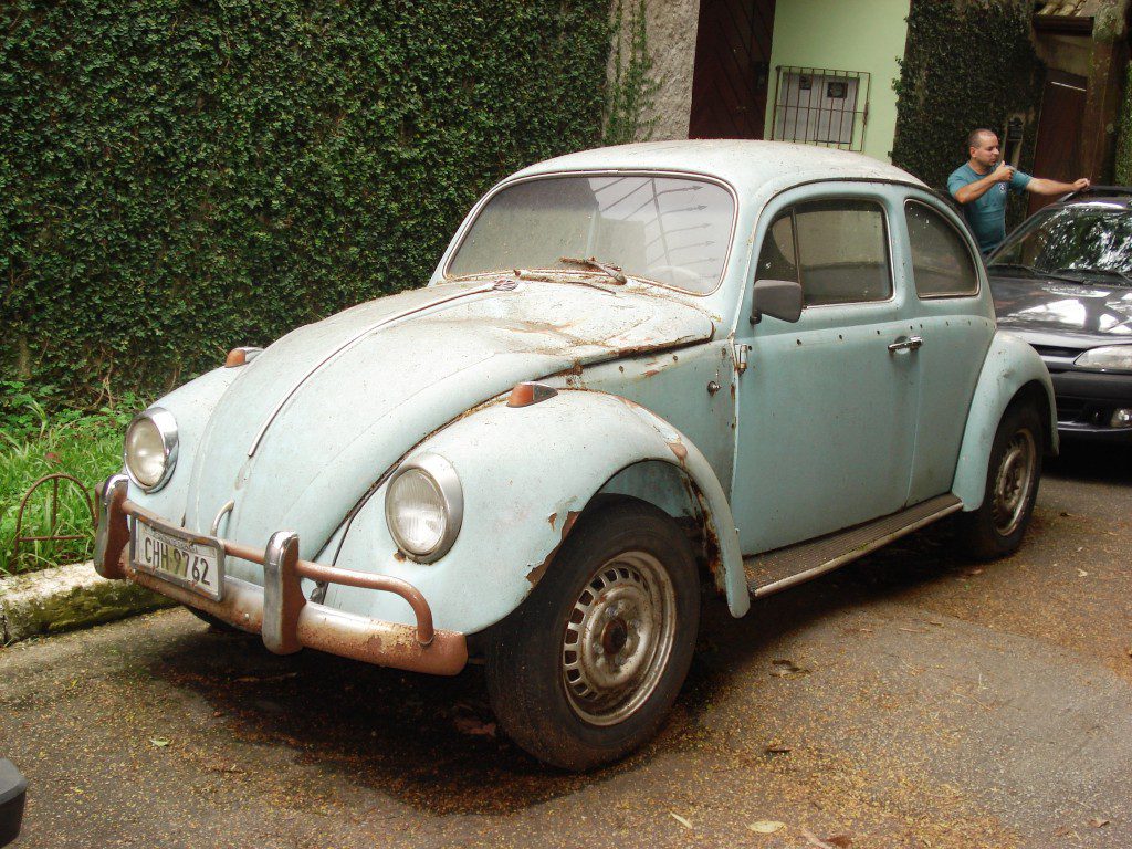 Volkswagen Fusca -- Carros Inúteis