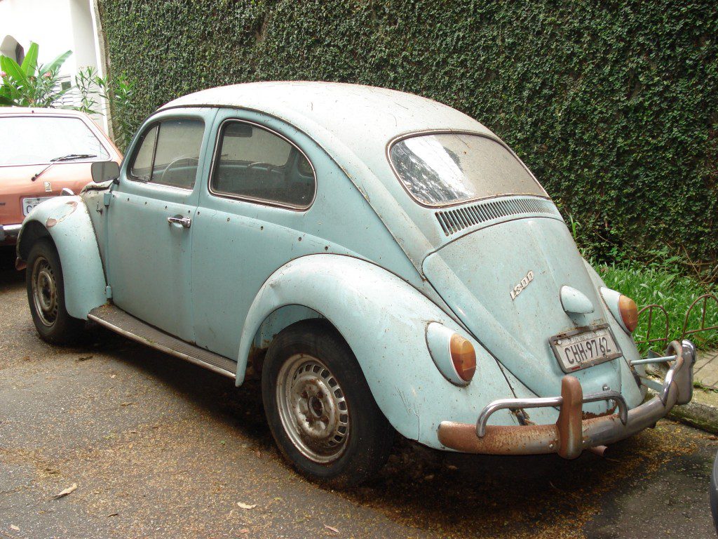 Volkswagen Fusca -- Carros Inúteis